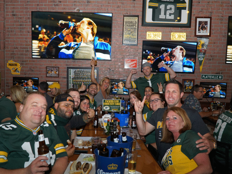 Green Bay Packers Fans – Slackers Bar & Grill