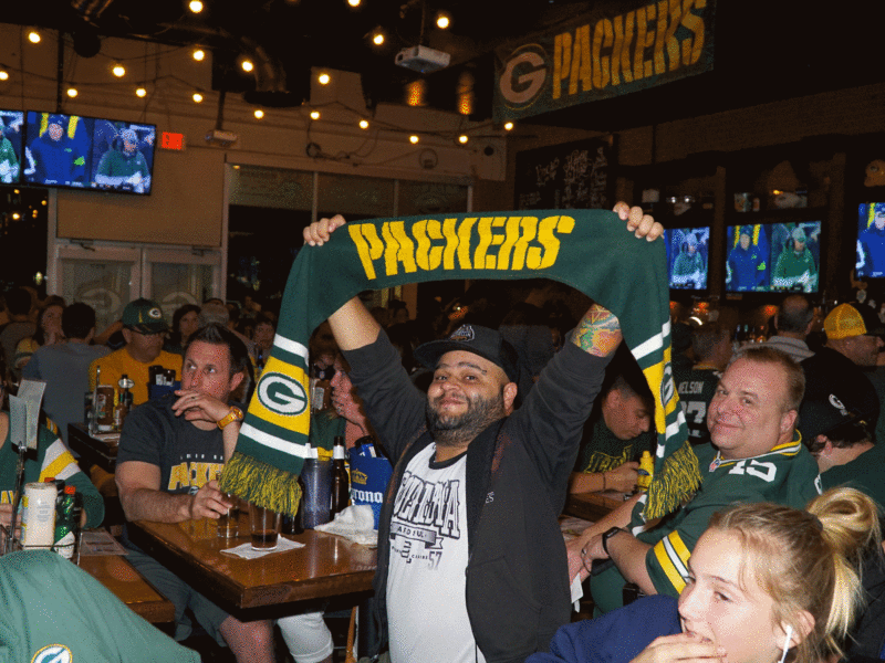 Green Bay Packers Fans – Slackers Bar & Grill