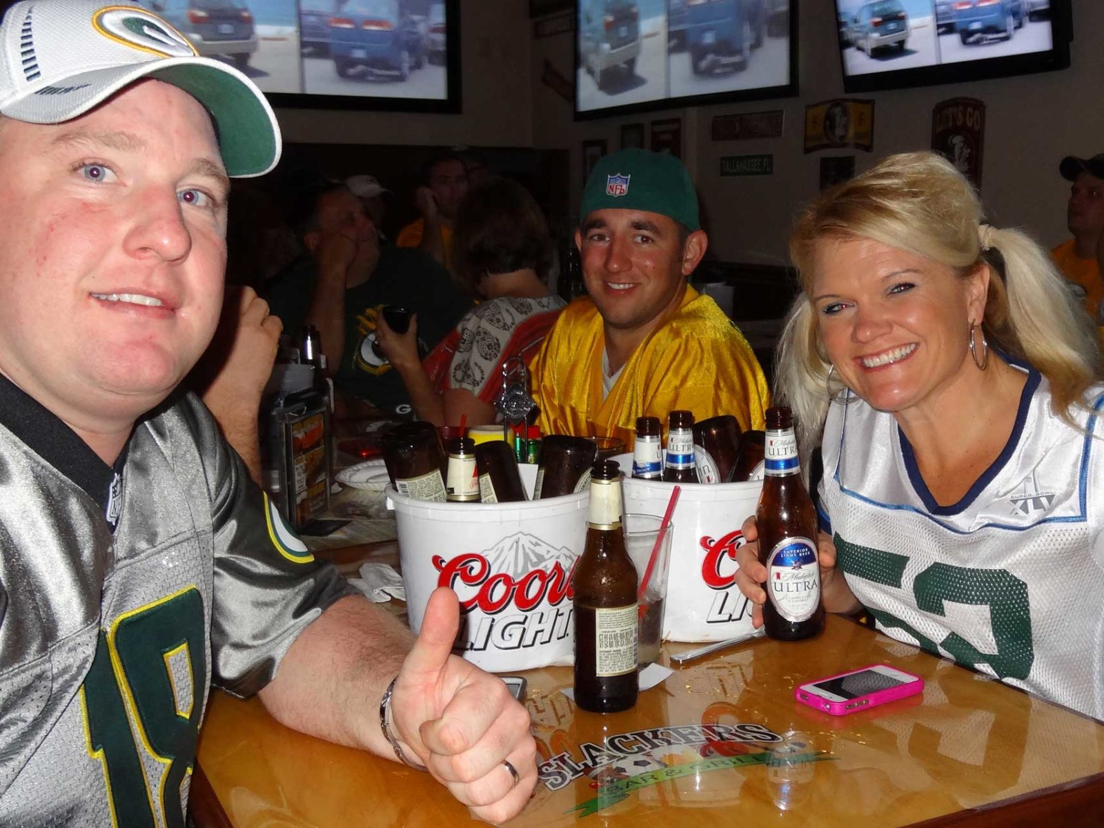 Green Bay Packers Fans – Slackers Bar & Grill